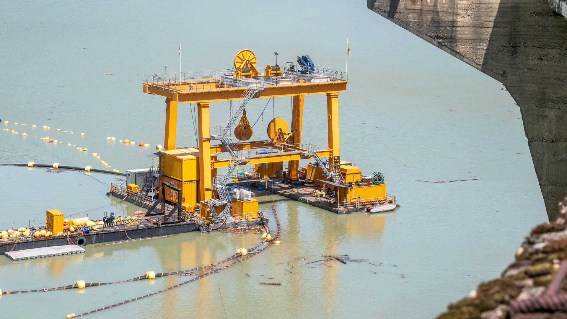 Hydraulic vs. Mechanical Dredging Equipment